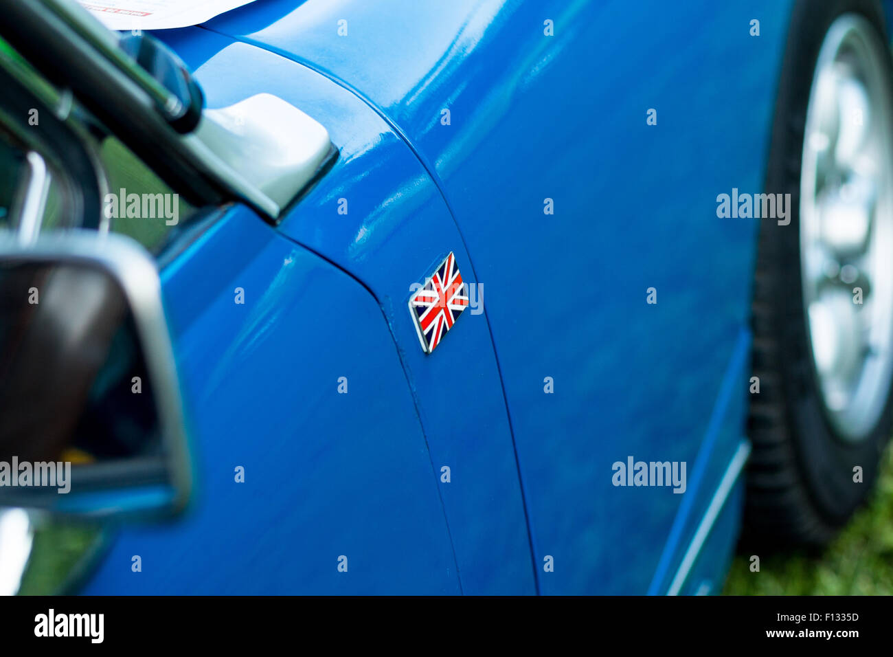 Union jack badge hi-res stock photography and images - Alamy