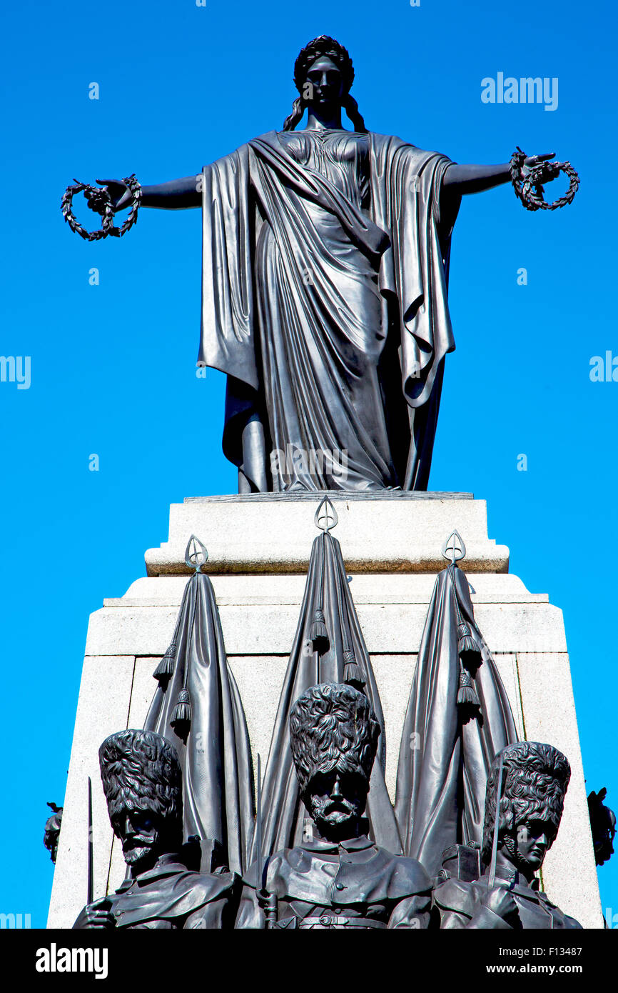 marble and statue in old city of london england Stock Photo - Alamy