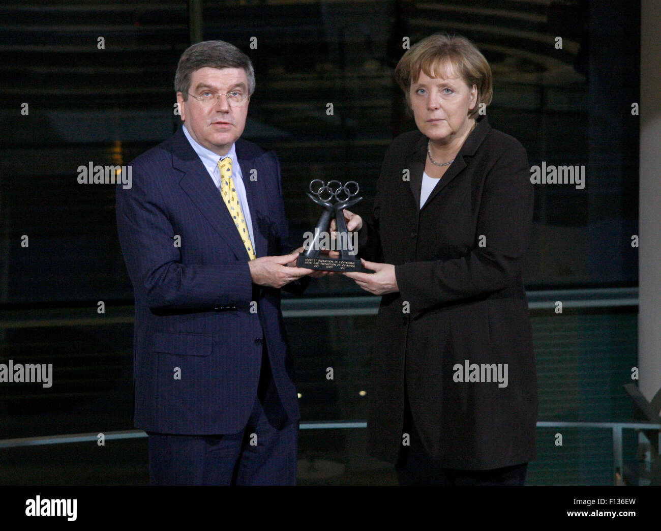 Thomas Bach, BKin Angela Merkel - Verleihung der IOC-Trophy an die ...