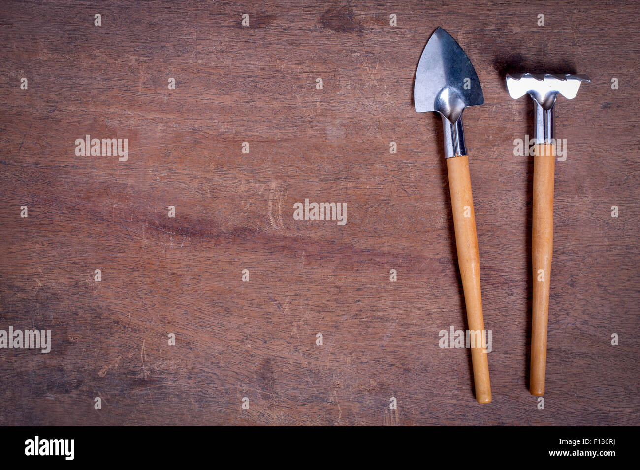 Gardening tools table hi-res stock photography and images - Alamy
