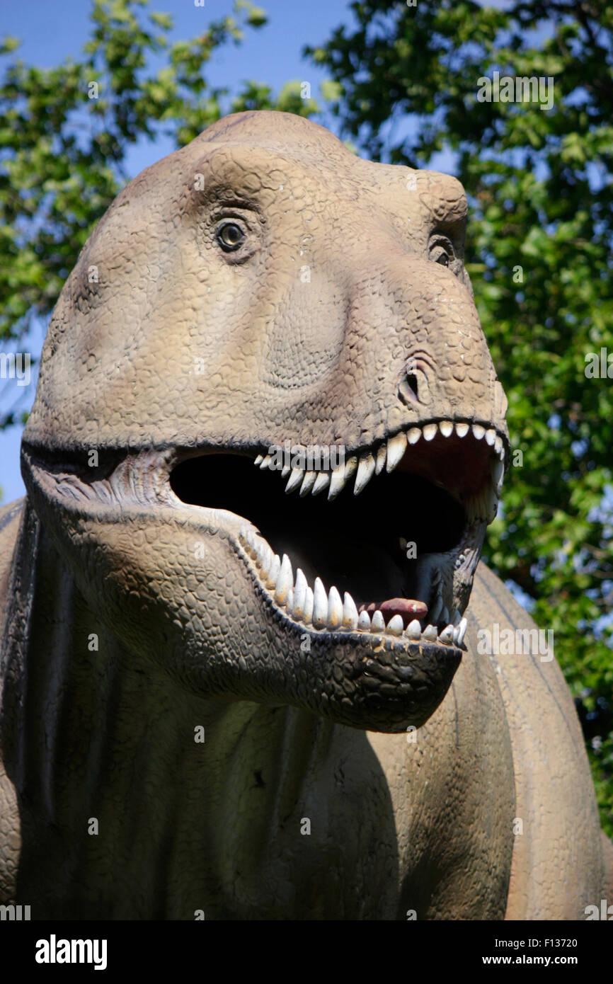 Dinosaurier statue hi-res stock photography and images - Alamy