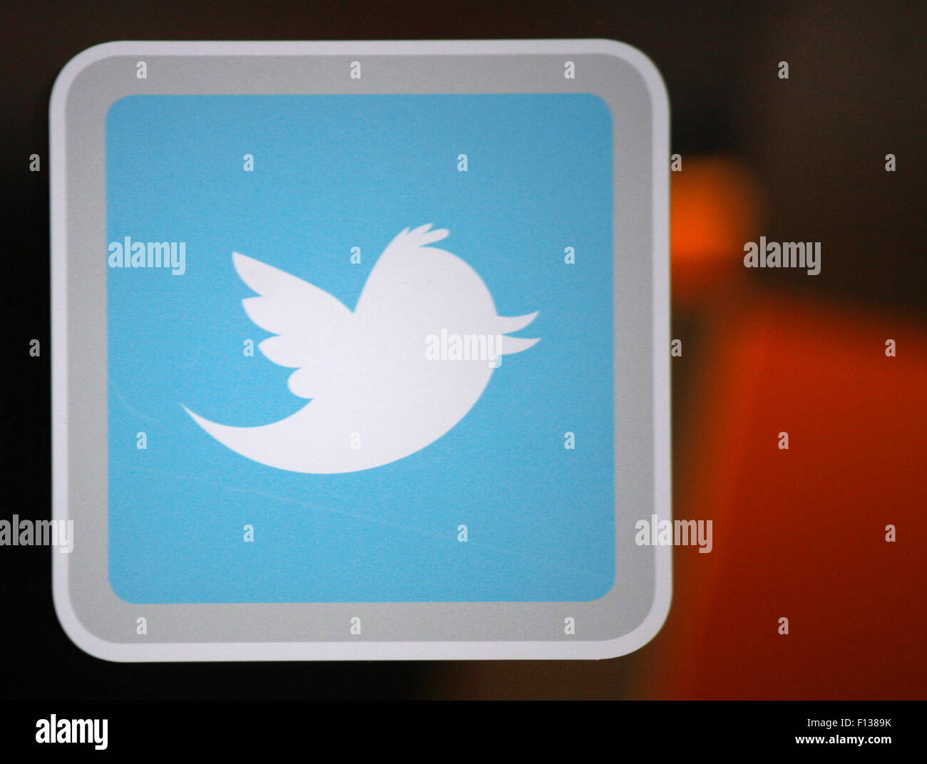 Twitter emblem hi-res stock photography and images - Alamy