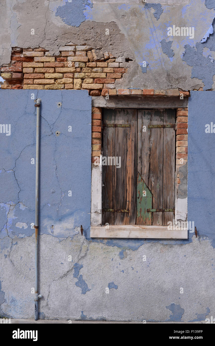 Weathered house facade hi-res stock photography and images - Alamy