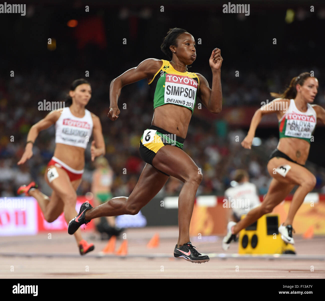 Beijing, China. 26th Aug, 2015. Jamaica's Sherone Simpson(C) competes ...