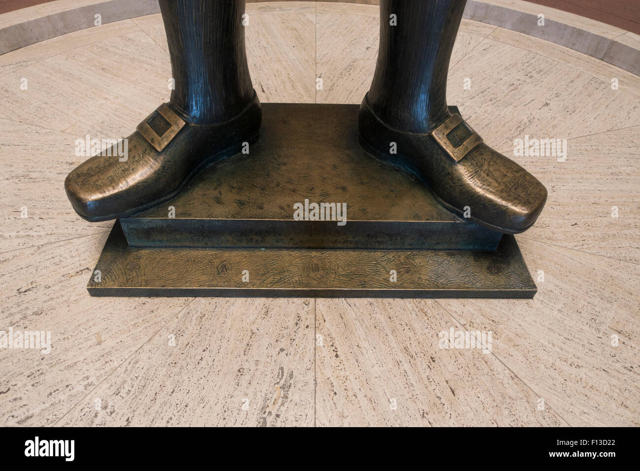 Bronze statue of william penn hi-res stock photography and images - Alamy