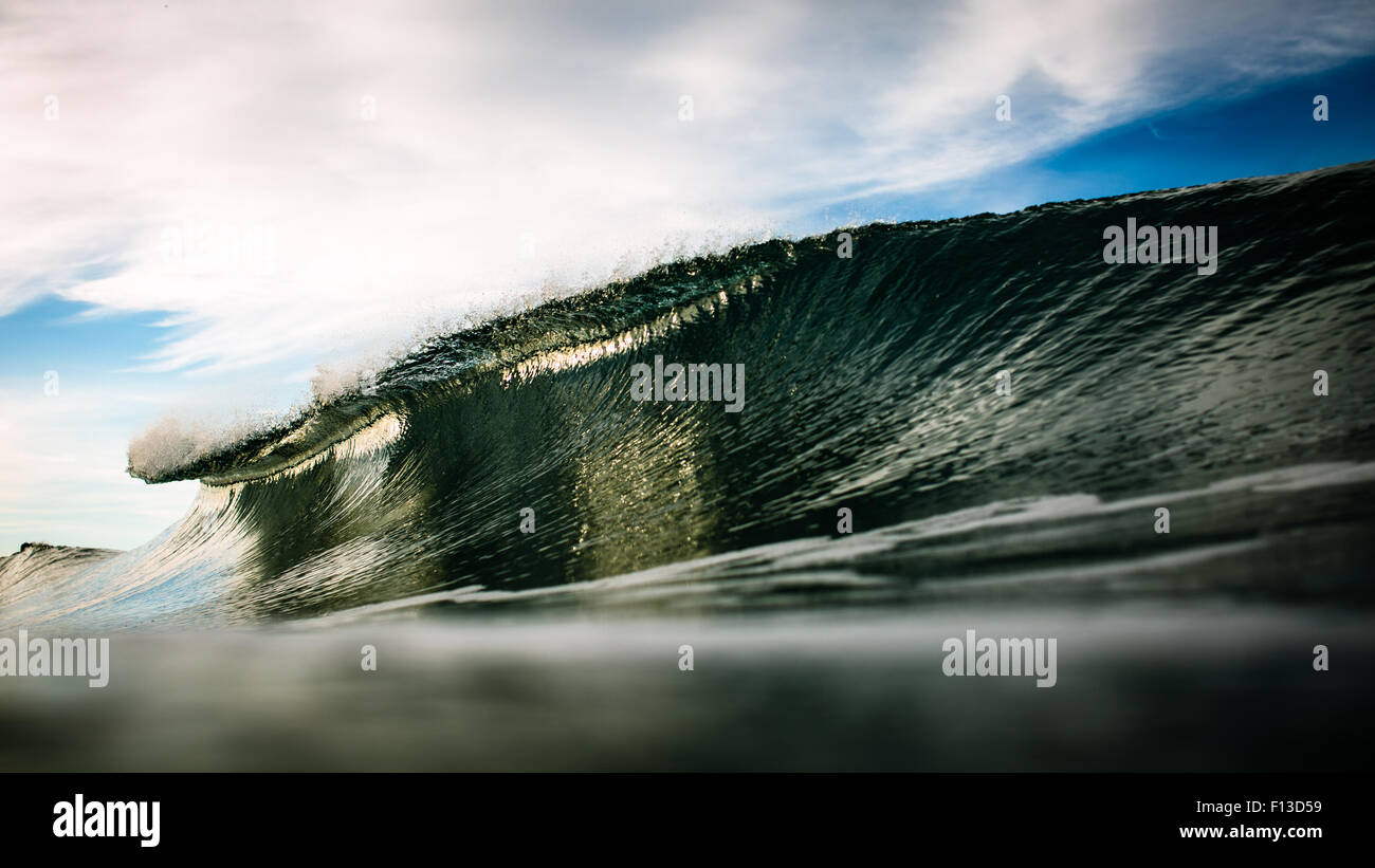 Blue sky and breaking wave hi-res stock photography and images - Alamy