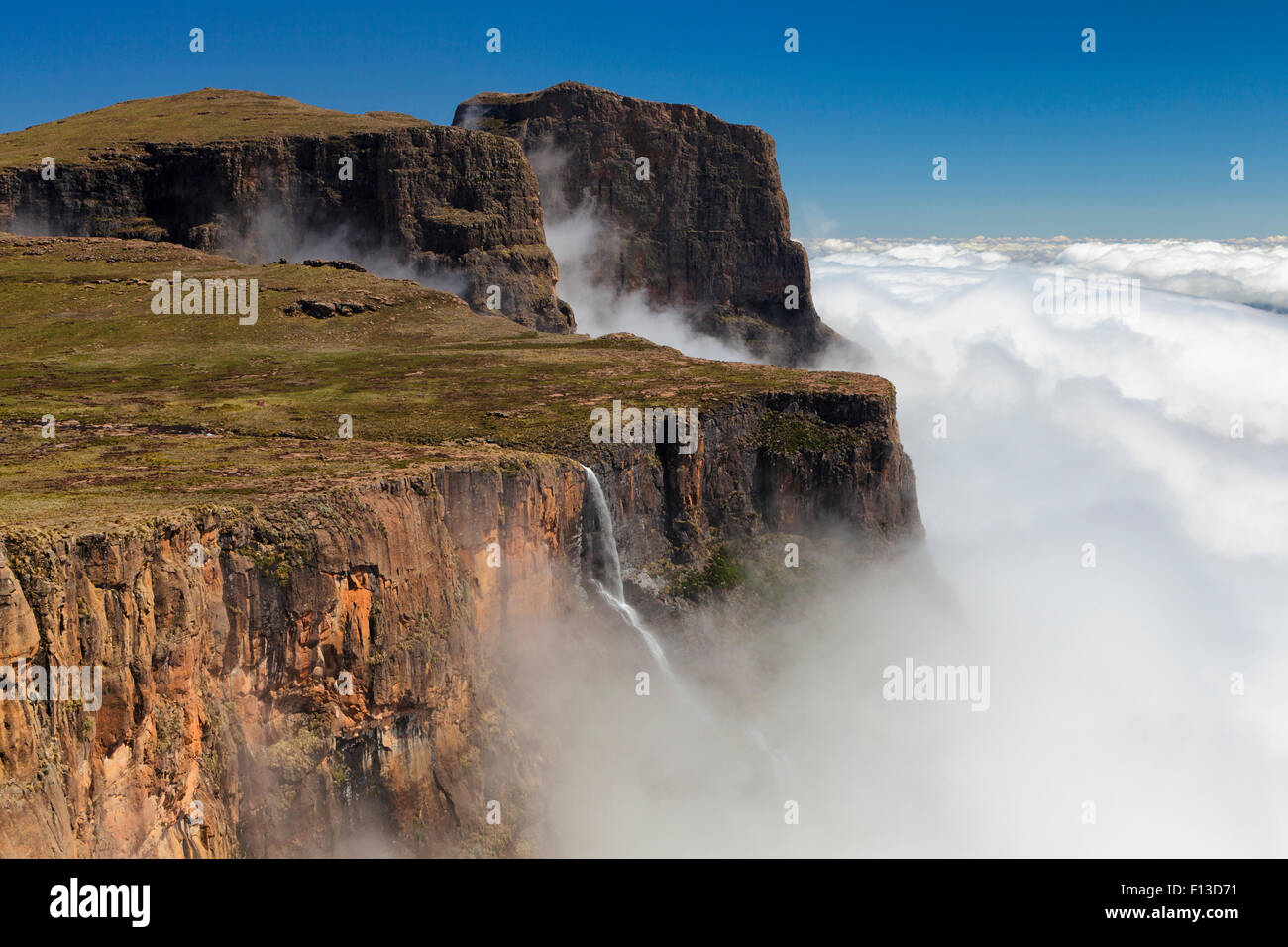 Tugela falls surrounded by clouds on a misty morning. Royal Natal ...