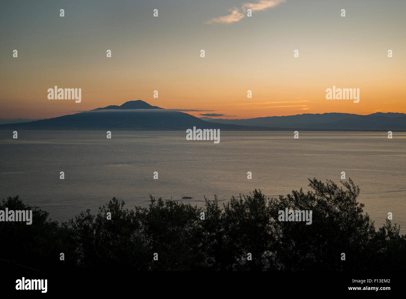 Sunrise over mount vesuvius hi-res stock photography and images - Alamy
