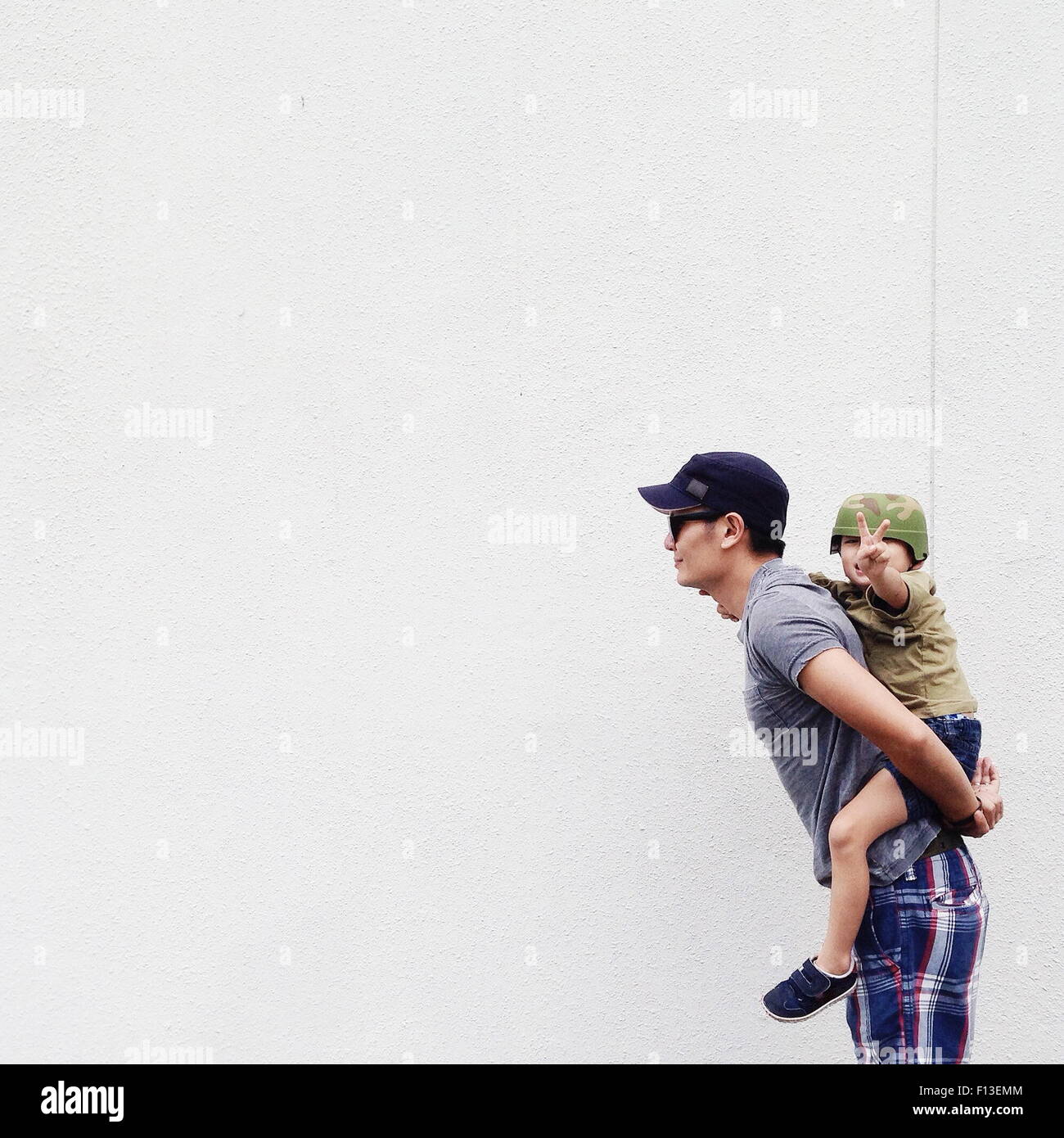 Piggyback Stock Photos & Piggyback Stock Images - Alamy