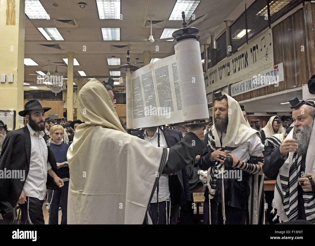 Torah scroll lift hi-res stock photography and images - Alamy