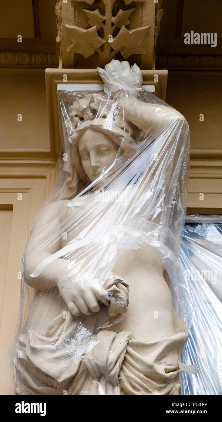 Covered Statue, Vienna Stock Photo - Alamy