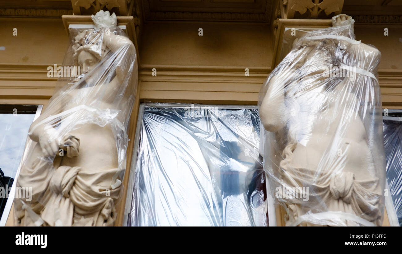 Covered Statue, Vienna Stock Photo - Alamy