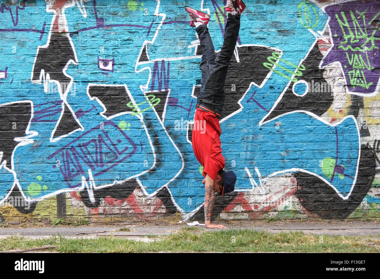 Hiphop breakdance hi-res stock photography and images - Alamy