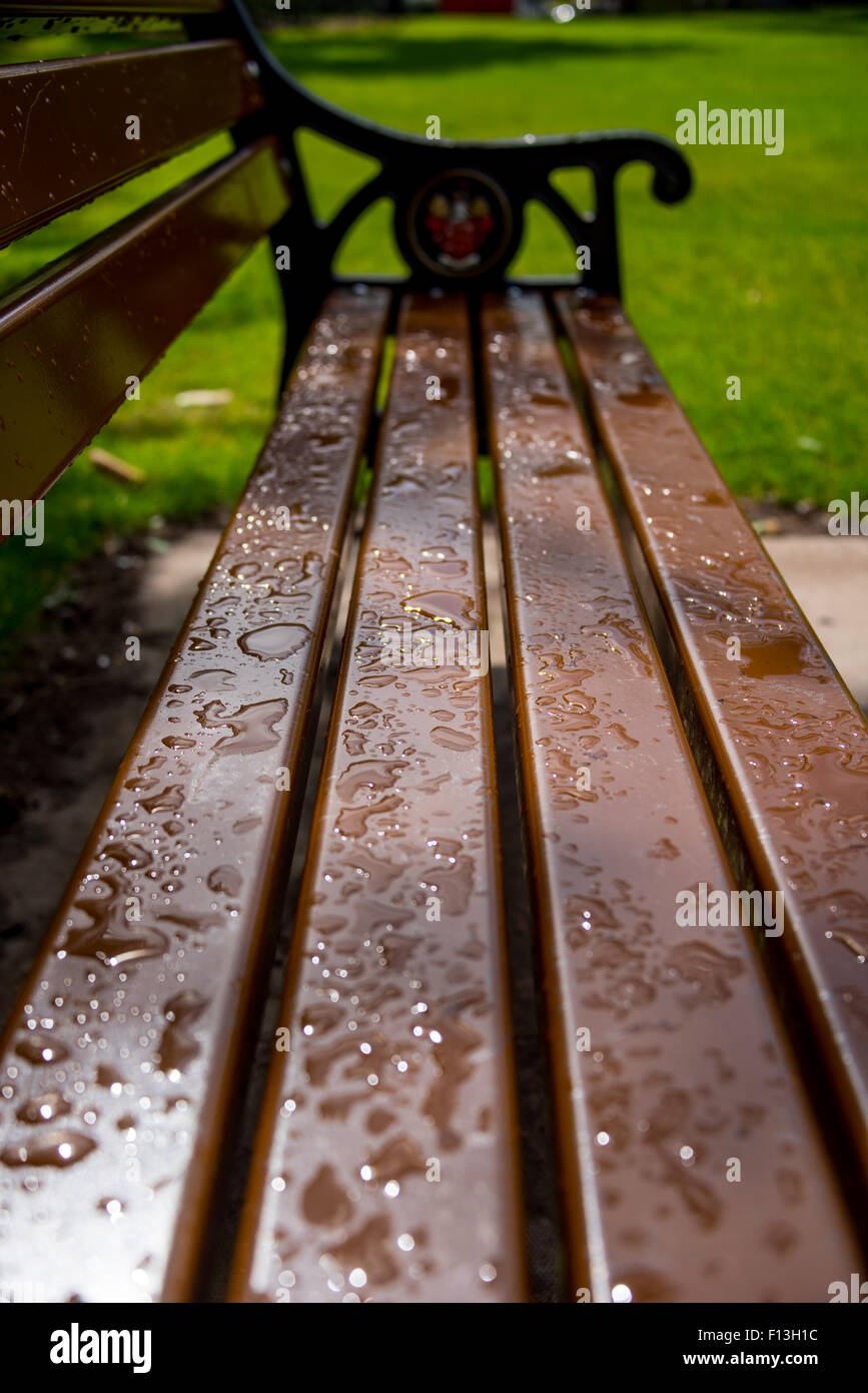 A Wet park bench at Tettenhall Pool Wolverhampton UK Stock Photo - Alamy