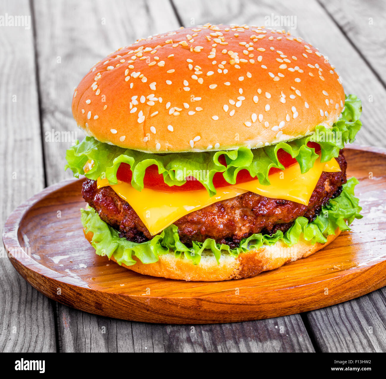 Tasty and appetizing hamburger cheeseburger Stock Photo - Alamy