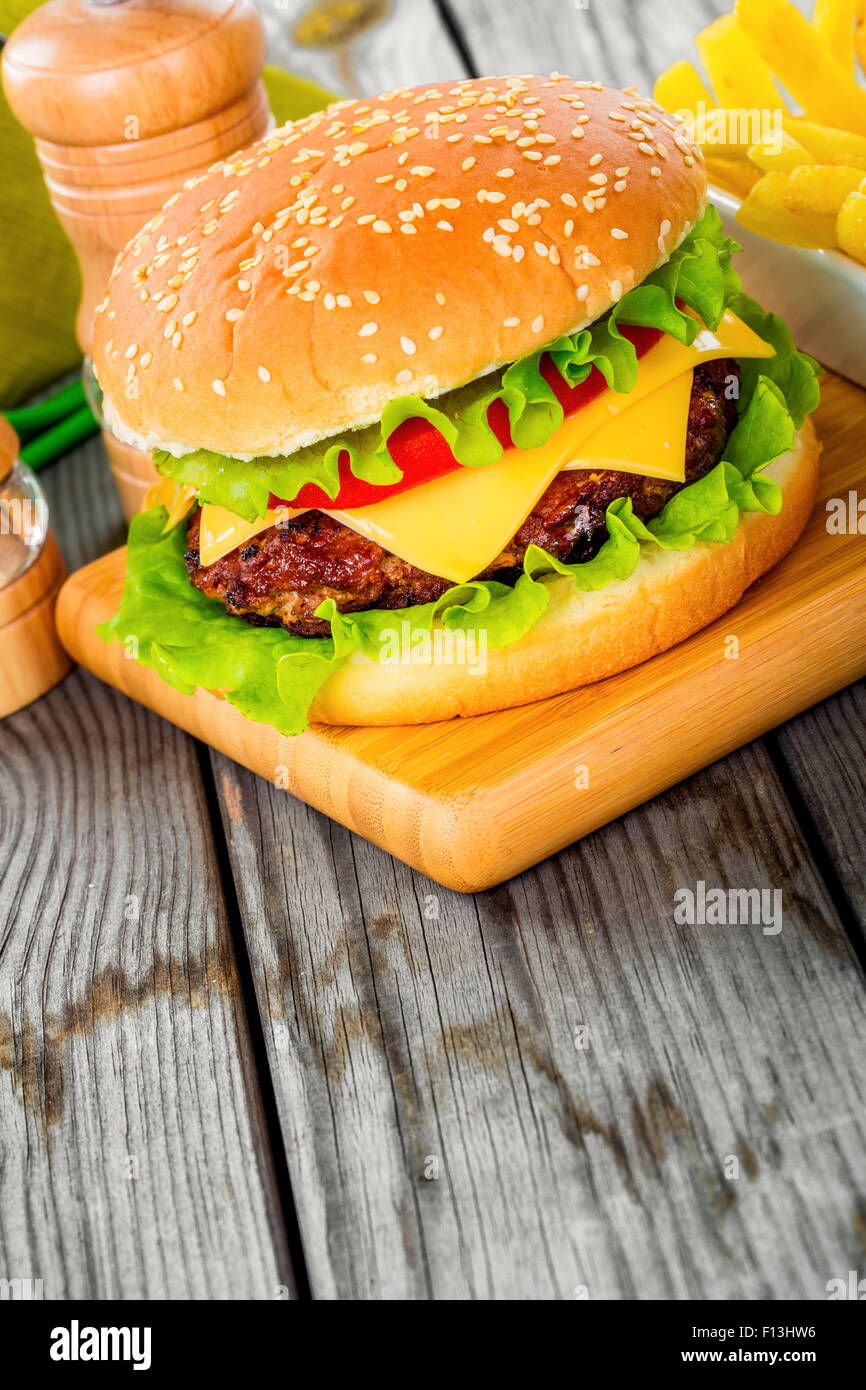 Tasty and appetizing hamburger cheeseburger Stock Photo - Alamy