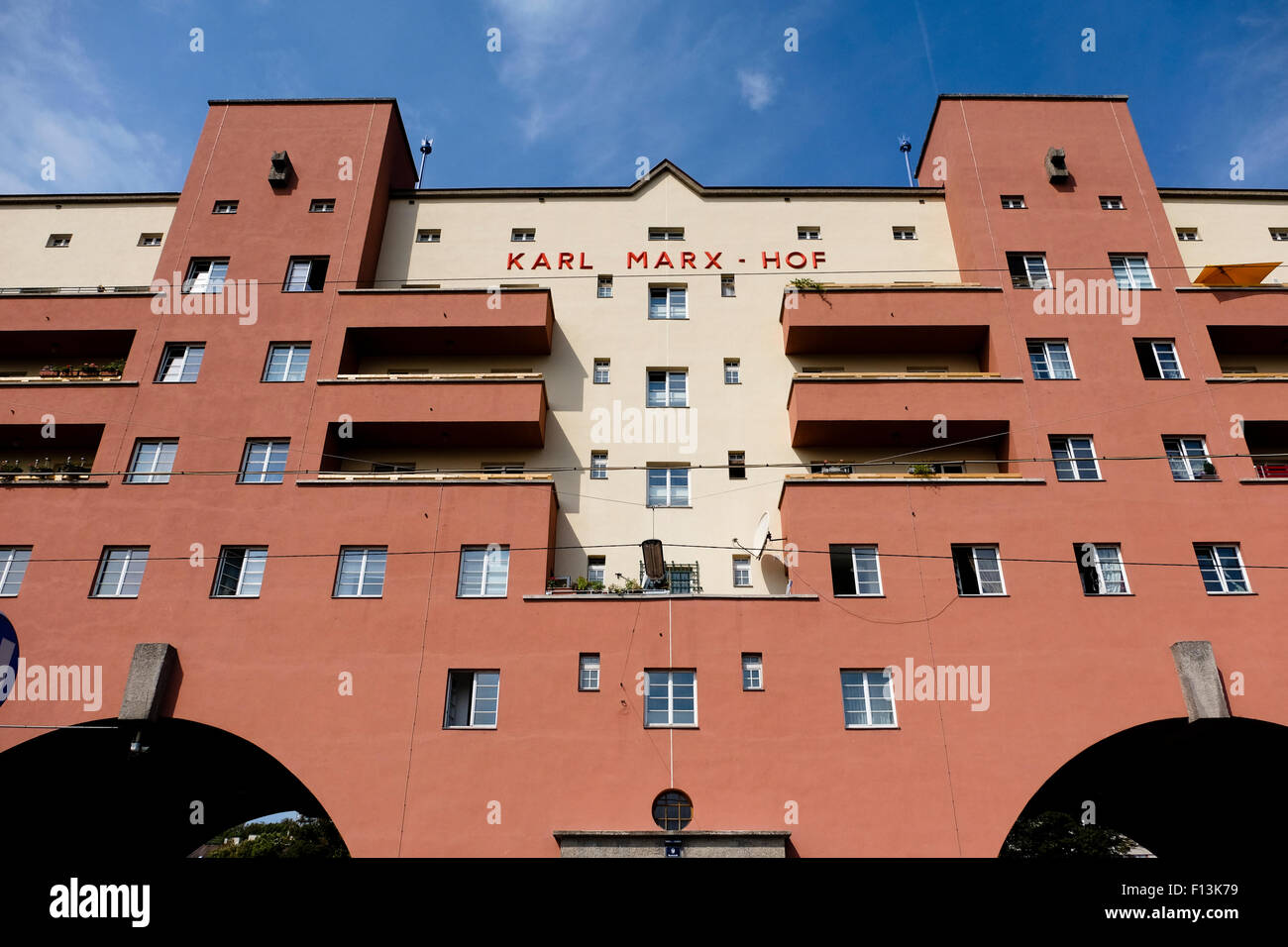 Karl Marx Hof, Vienna Stock Photo - Alamy