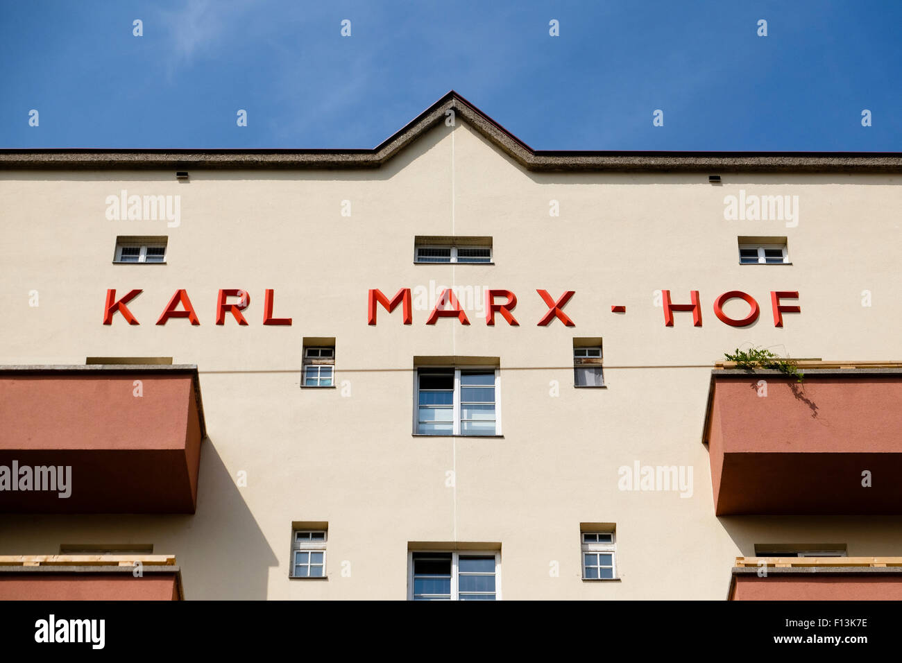 Karl Marx Hof, Vienna Stock Photo - Alamy