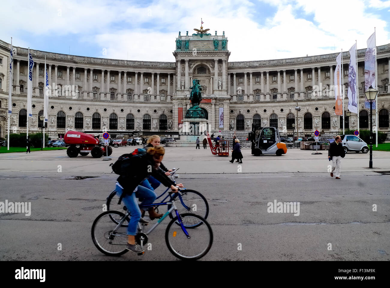 The Hofburg Imperial Palace, Heldenplatz Heroes Square, Vienna.The ...