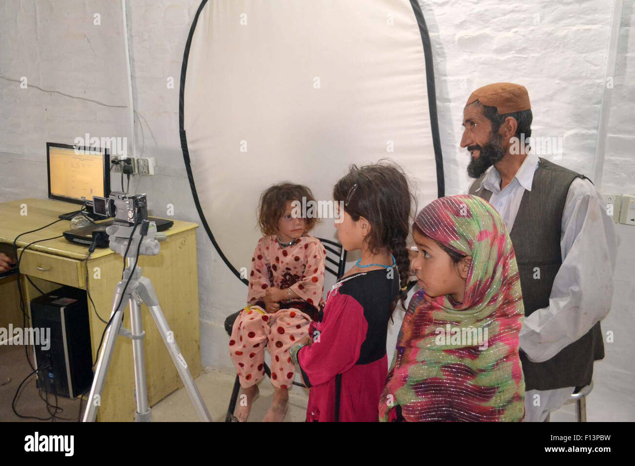 Afghan refugee camp in pakistan hi-res stock photography and images - Alamy