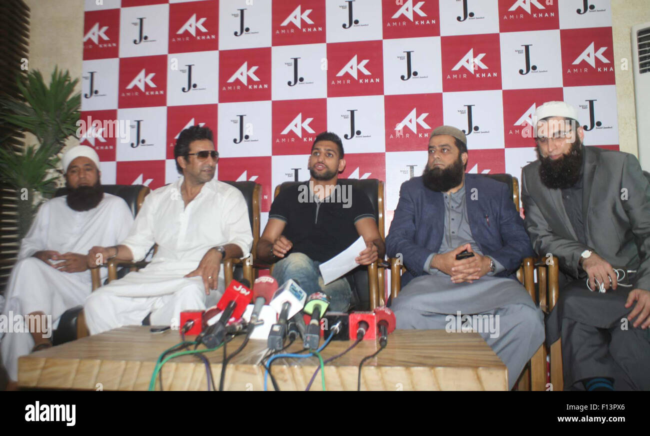 Legend boxer Amir Khan addressing to media persons along with ...
