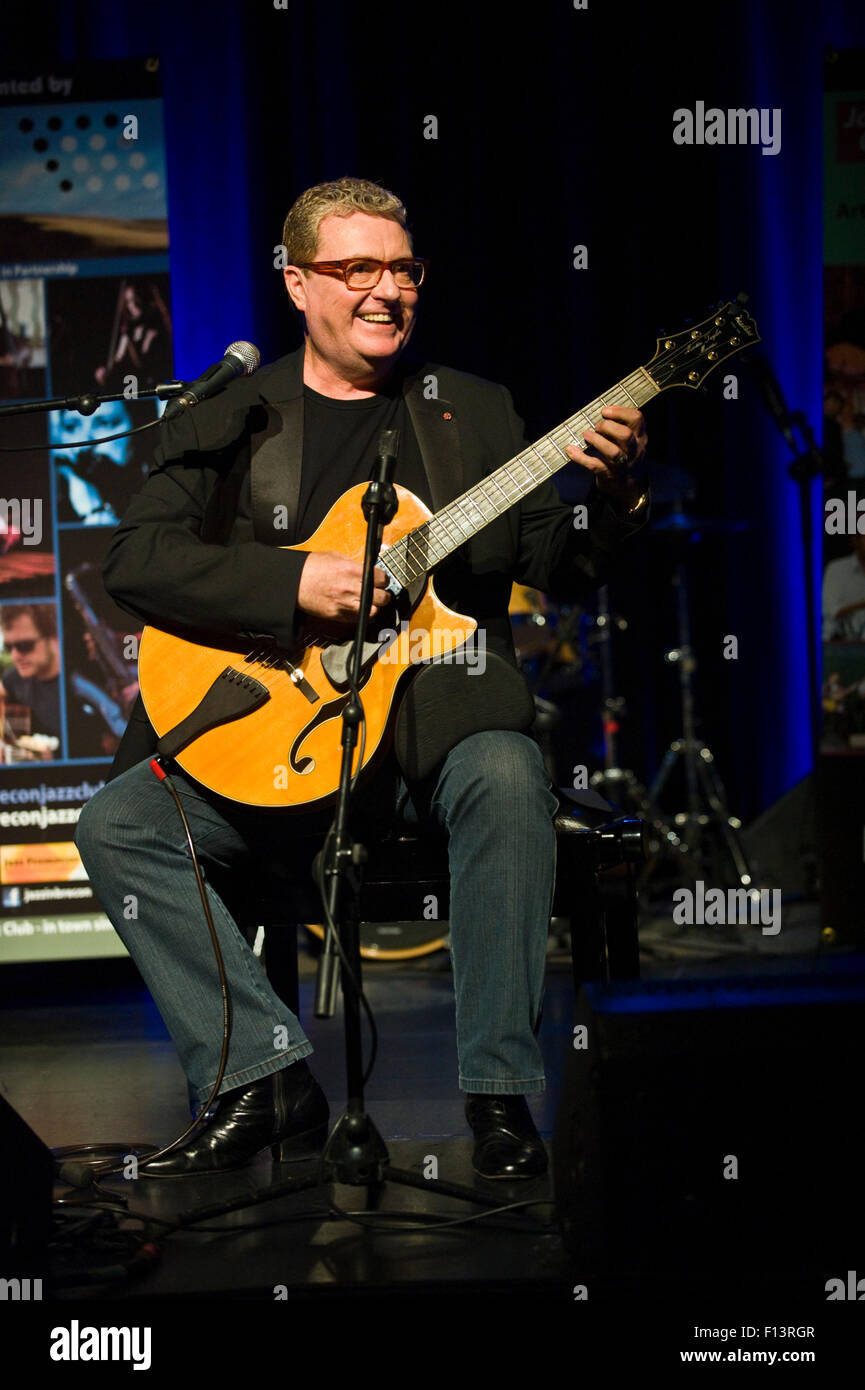 Martin taylor hi-res stock photography and images - Alamy