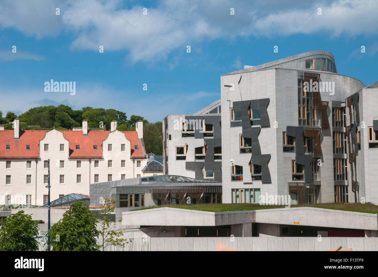Old Buildings and modern architecture and Scottish Parliament Holyrood ...