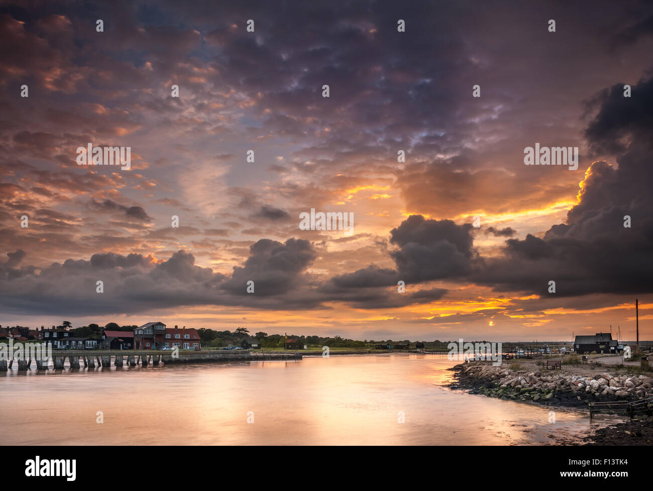 Village sunset uk hi-res stock photography and images - Alamy