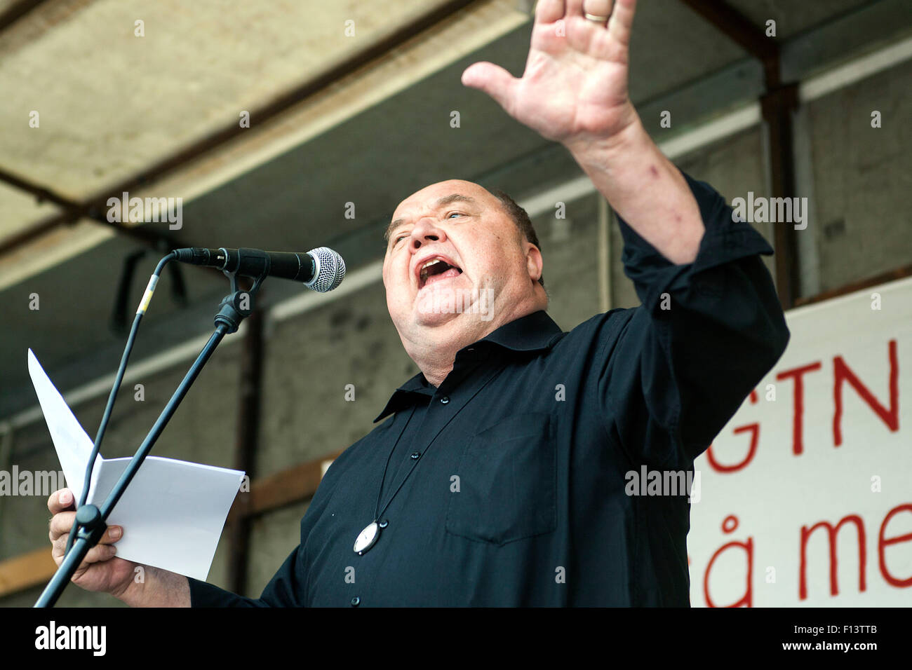 Asylum seeker actor hi-res stock photography and images - Alamy