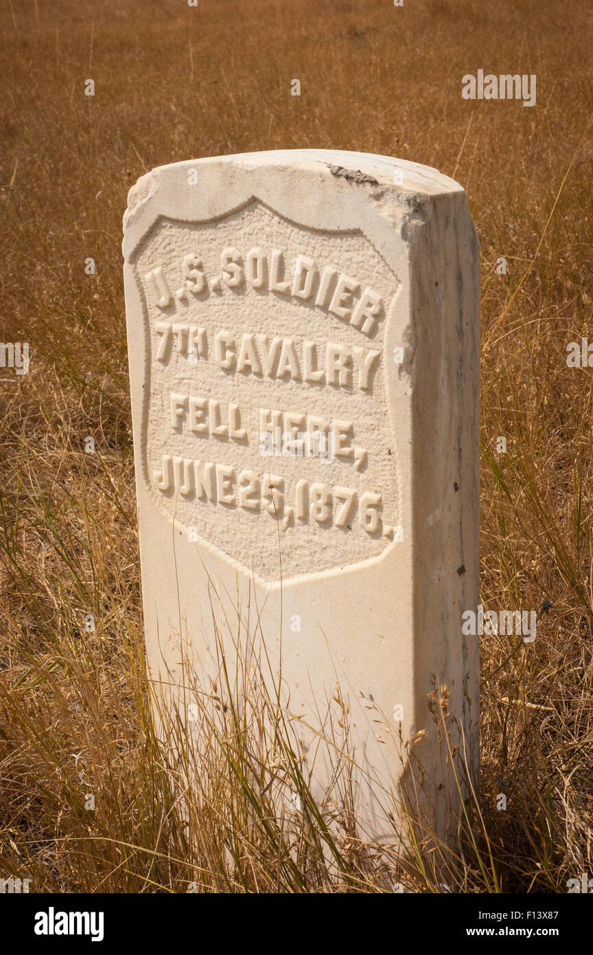 Close up of gravestone marking fallen soldier Stock Photo - Alamy