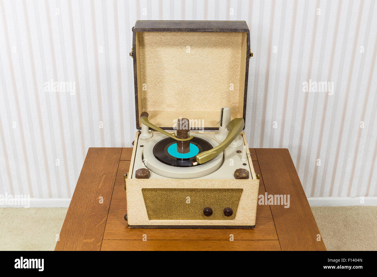 Record player 1960s hi-res stock photography and images - Alamy