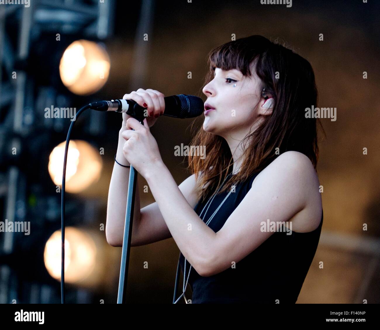 Chvrches singer lauren mayberry performing hi-res stock photography and ...