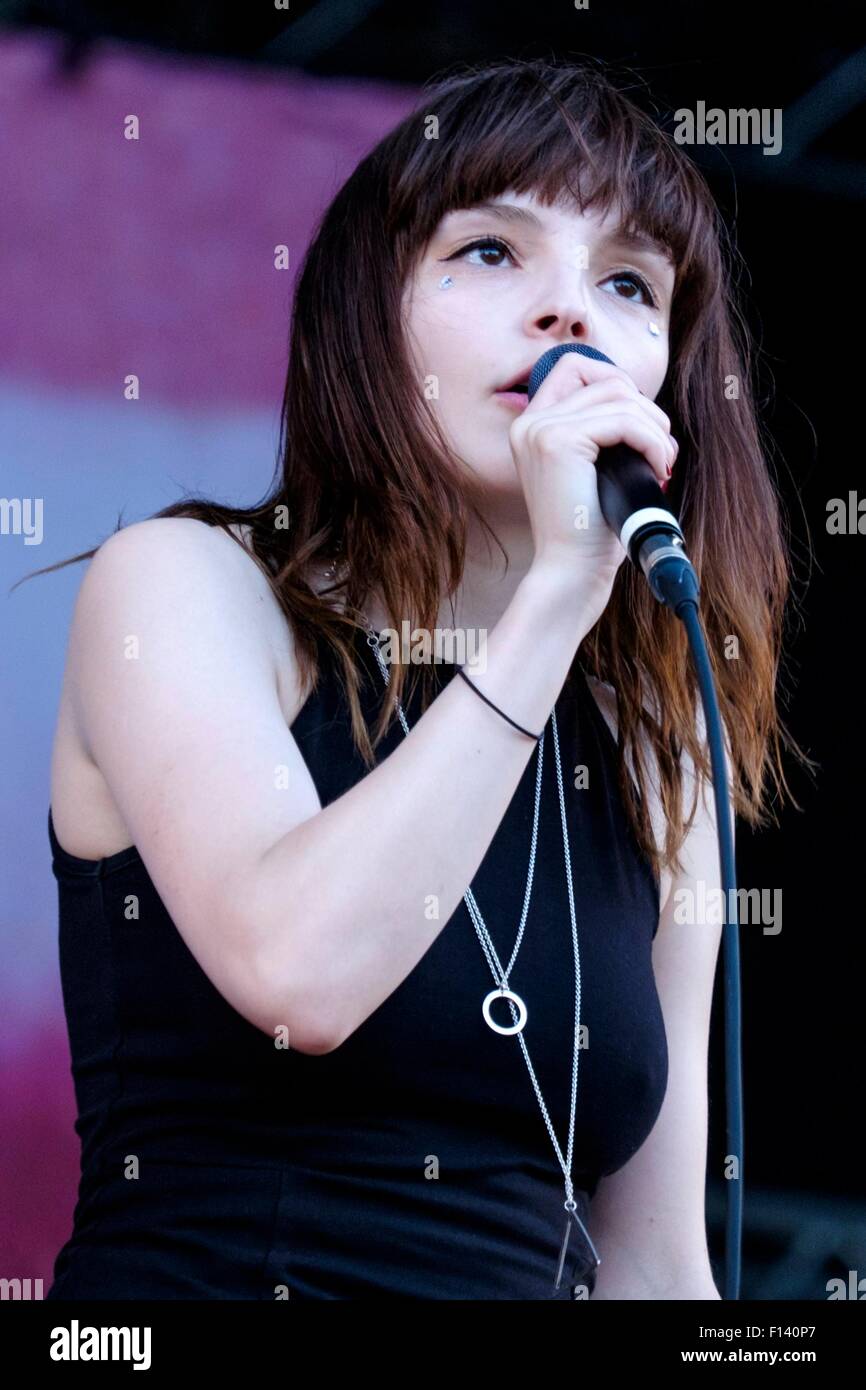 Chvrches band hi-res stock photography and images - Alamy