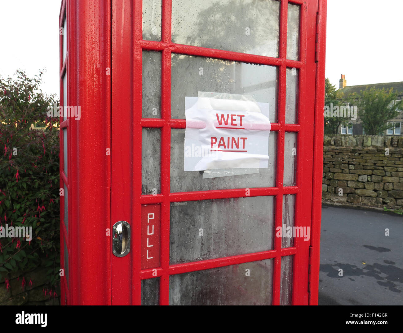 Wet Paint sign on a Telephone Box Stock Photo - Alamy