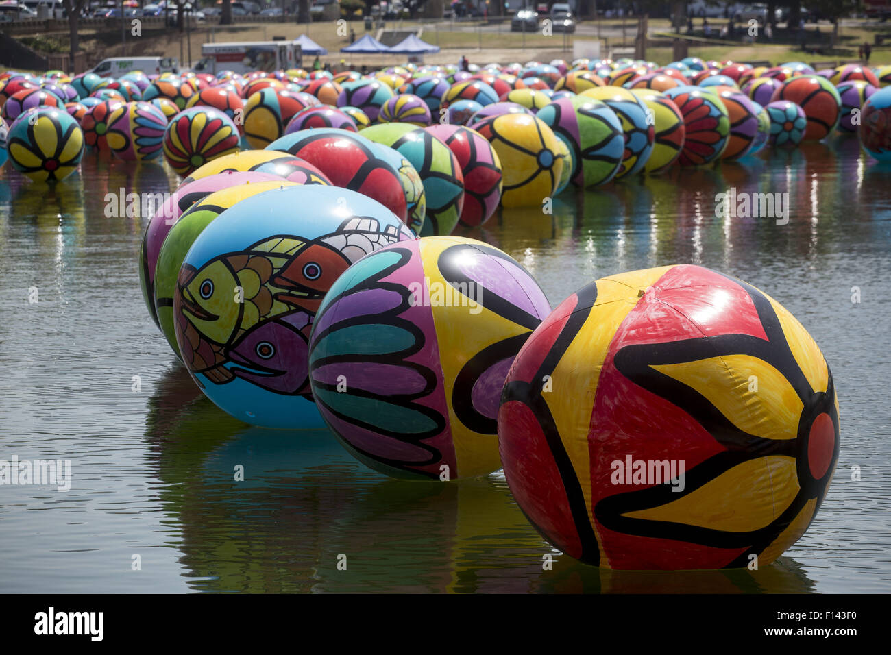 Balls on a scale hi-res stock photography and images - Alamy