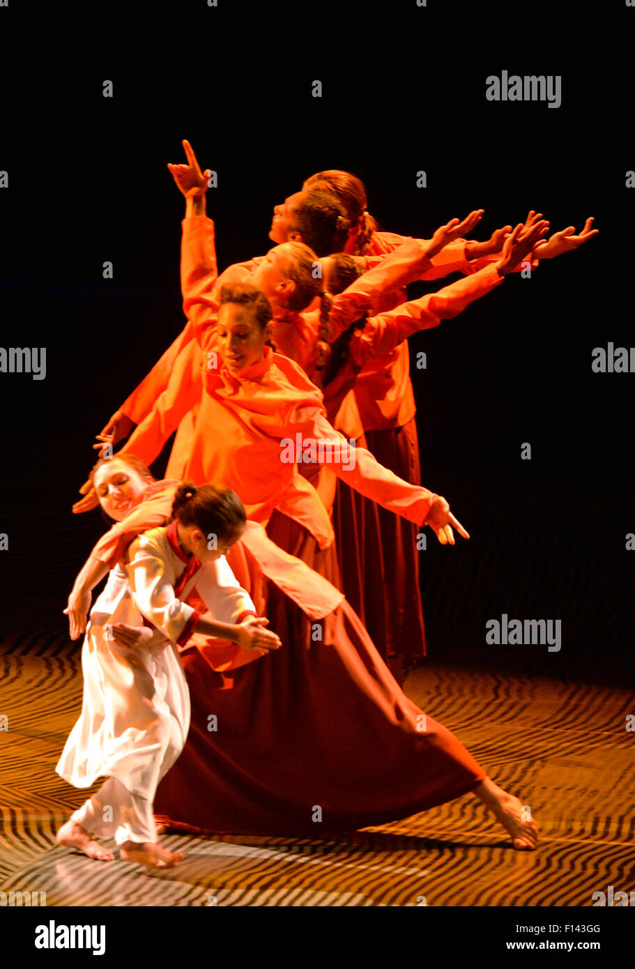 New York, USA. 26th Aug, 2015. American and Chinese dancers perform ...