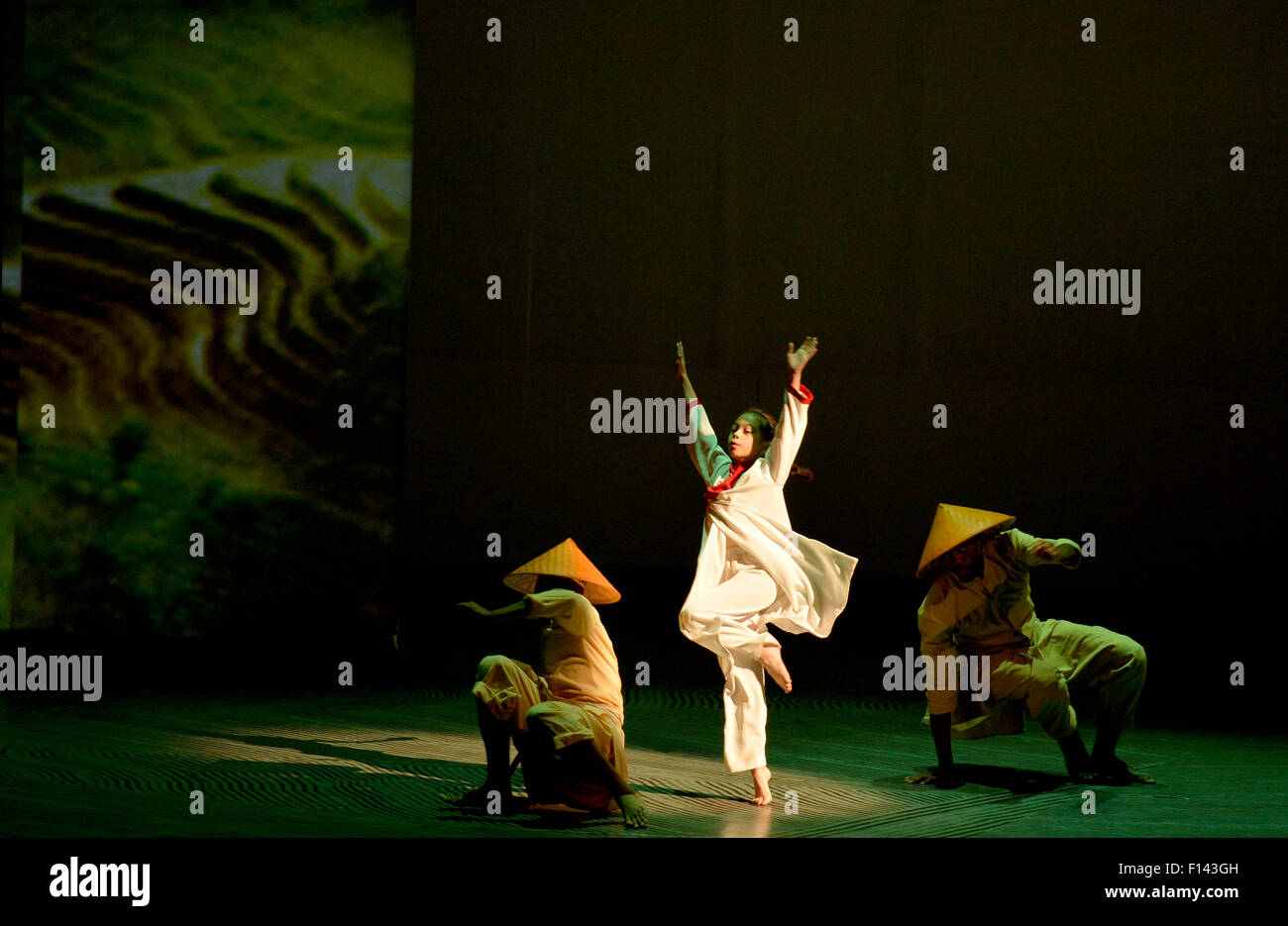 New York, USA. 26th Aug, 2015. American and Chinese dancers perform ...
