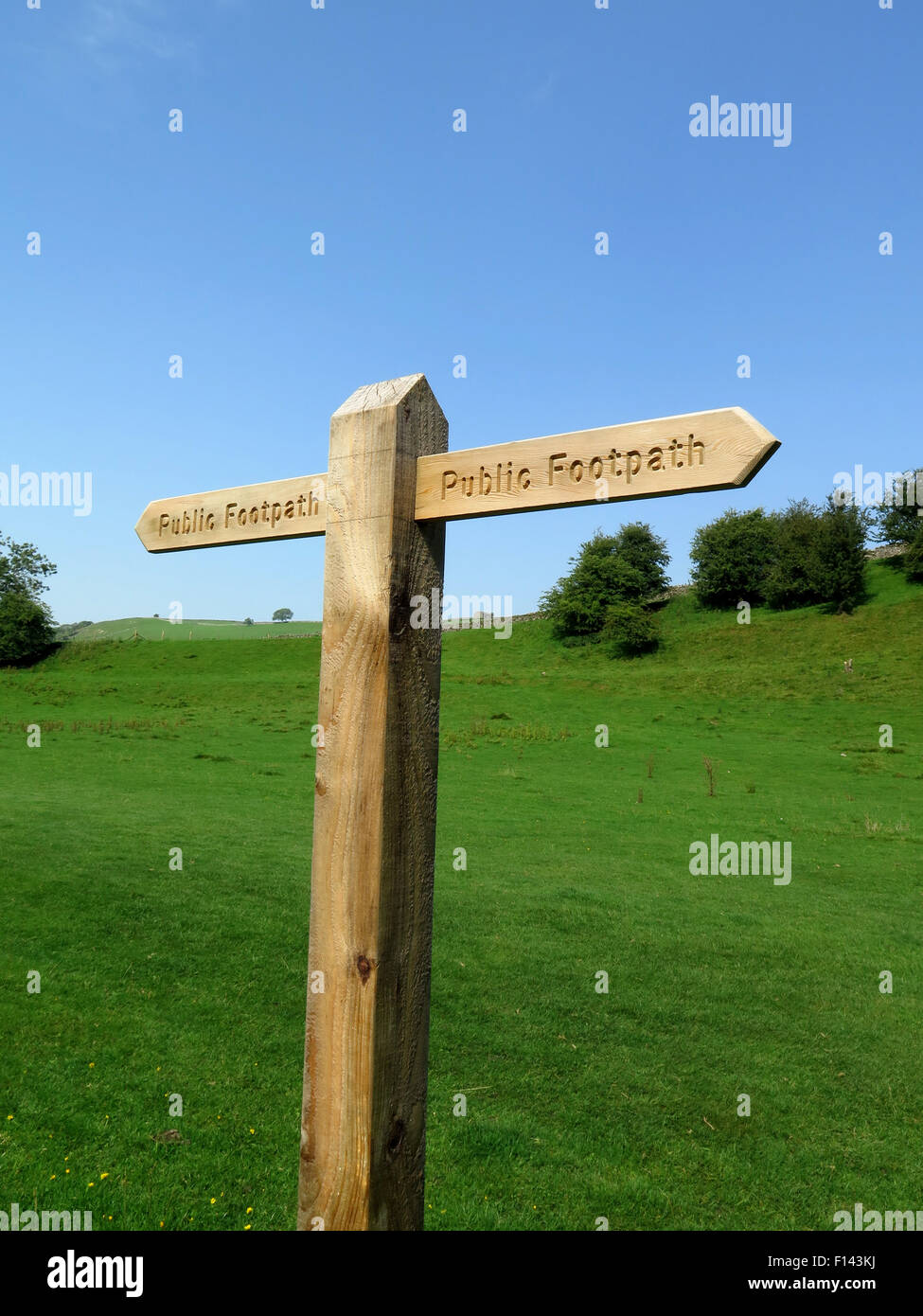 Wooden footpath sign hi-res stock photography and images - Alamy
