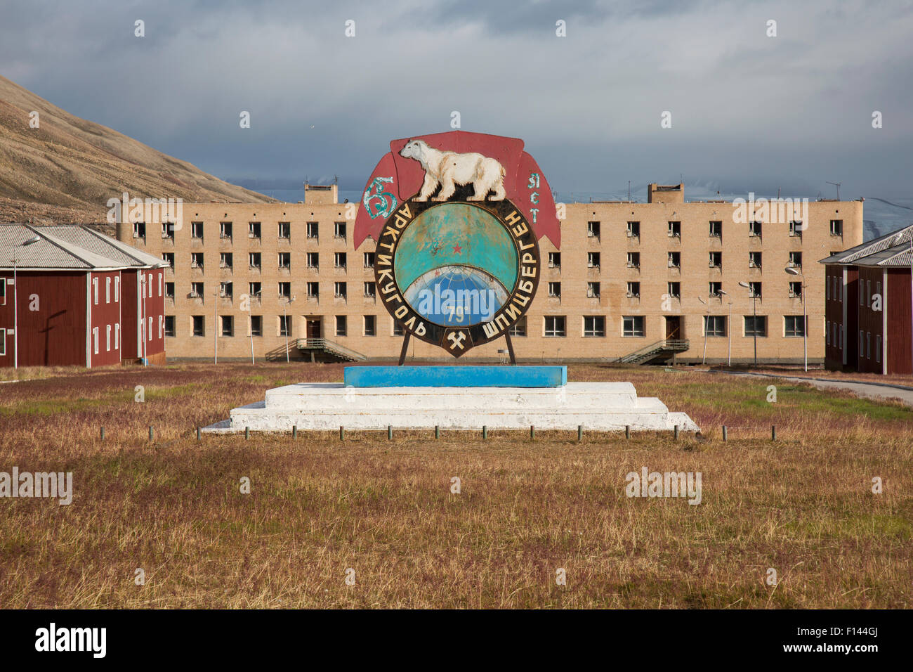 Buildings on the abandoned mining town of Pyramiden on Svalbard Stock ...