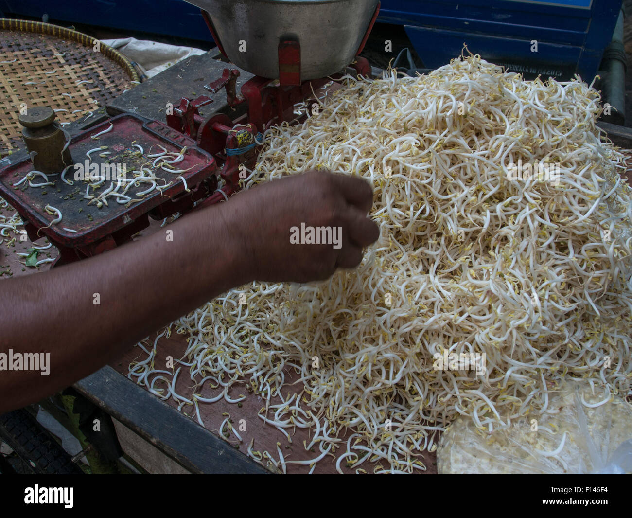 Bean sprouts food vendor in a market place in Jakarta, Indonesia Stock ...