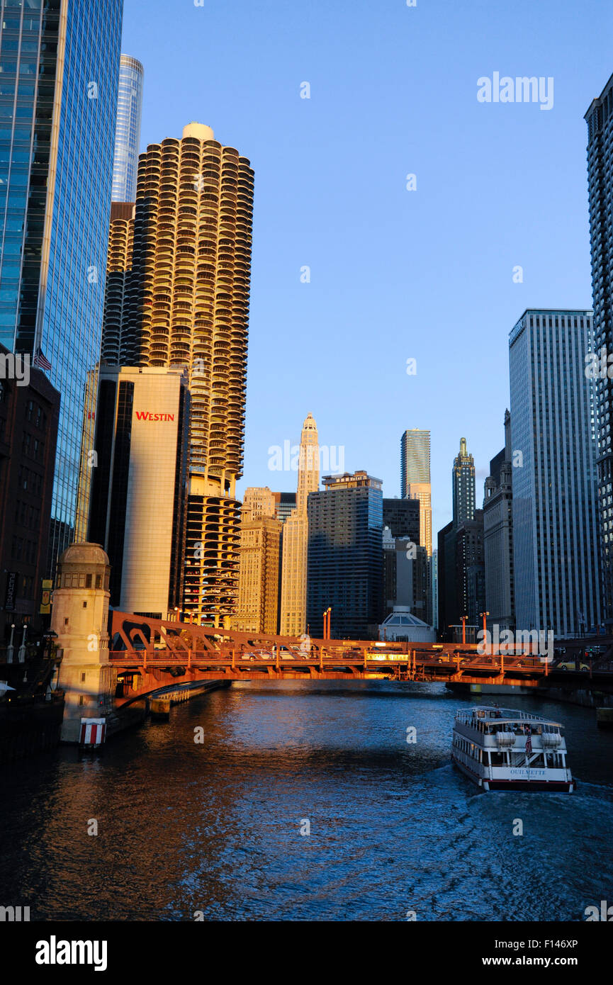 Buildings along the Chicago River in downtown Chicago, Illinois. The ...