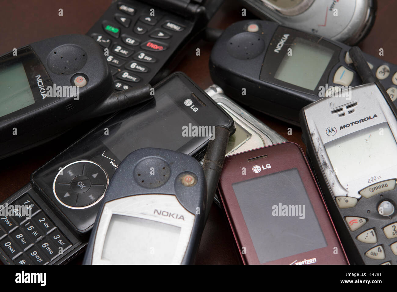 An assortment of old cell phones / mobile phones Stock Photo - Alamy