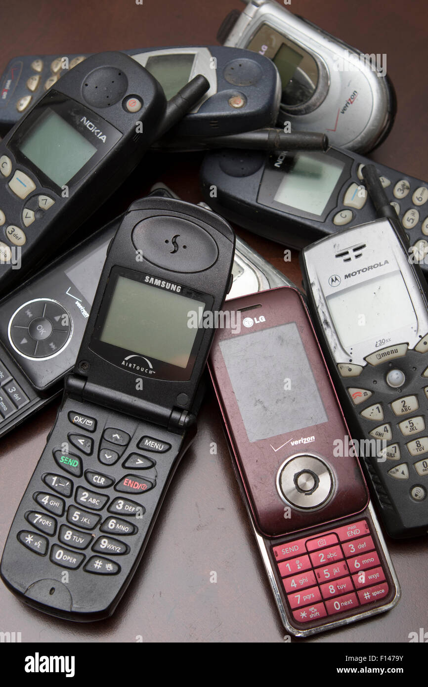 An assortment of old cell phones / mobile phones Stock Photo - Alamy