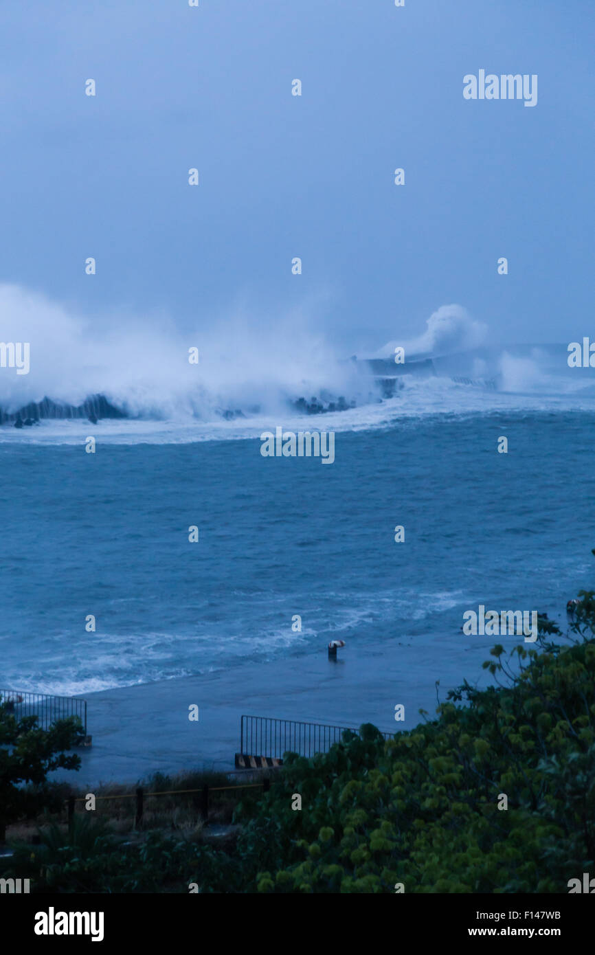 Barrier wall at beach with crashing waves during storm Stock Photo - Alamy