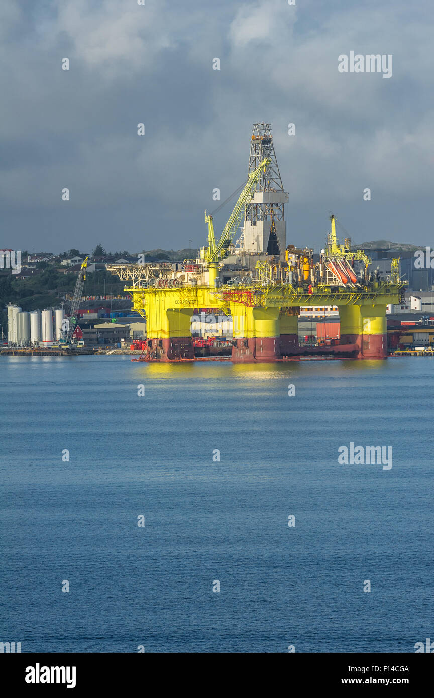Drilling for oil and gas hi-res stock photography and images - Alamy