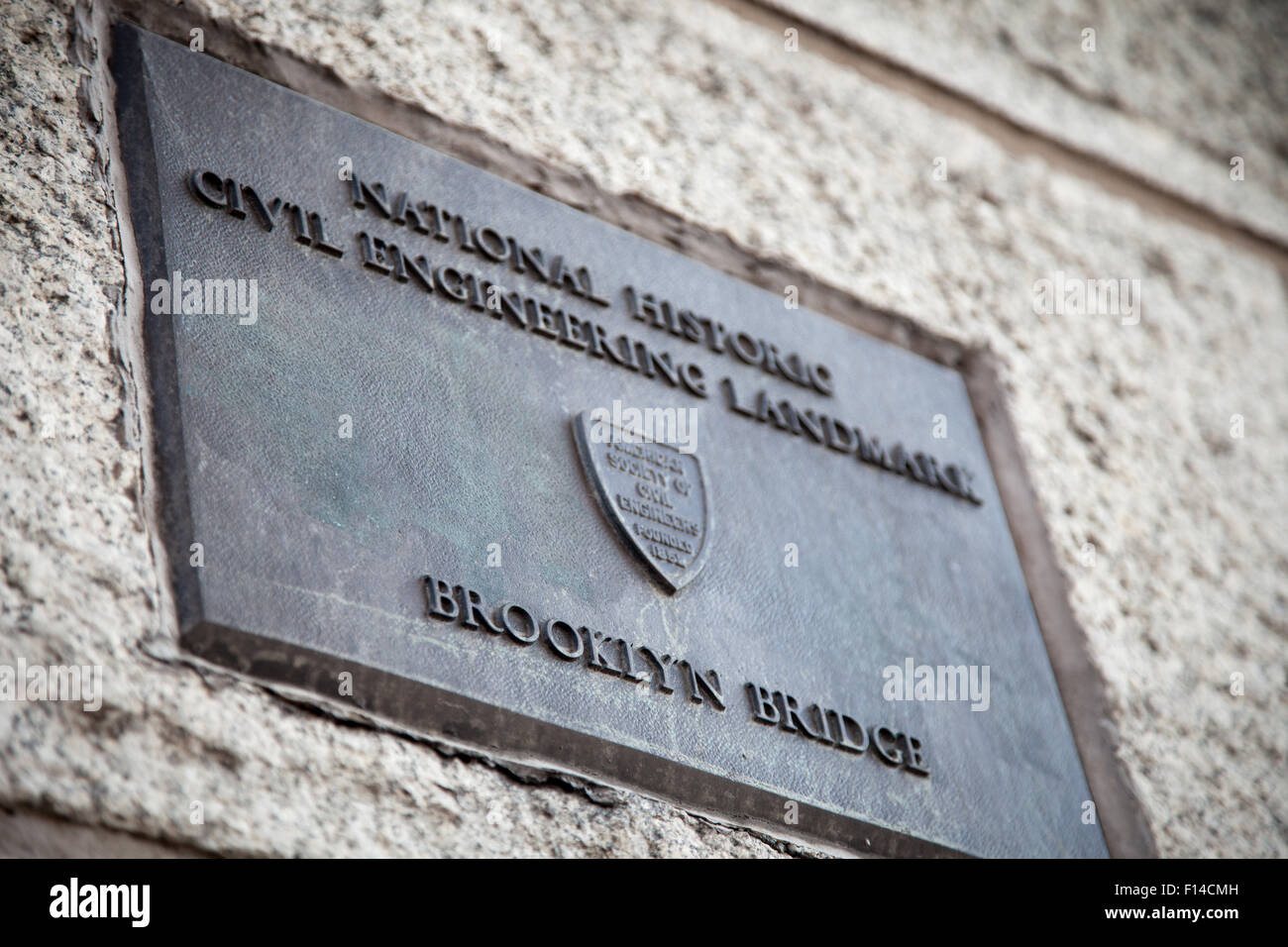 Memorial plaque on Brooklyn Bridge in New York City Stock Photo - Alamy