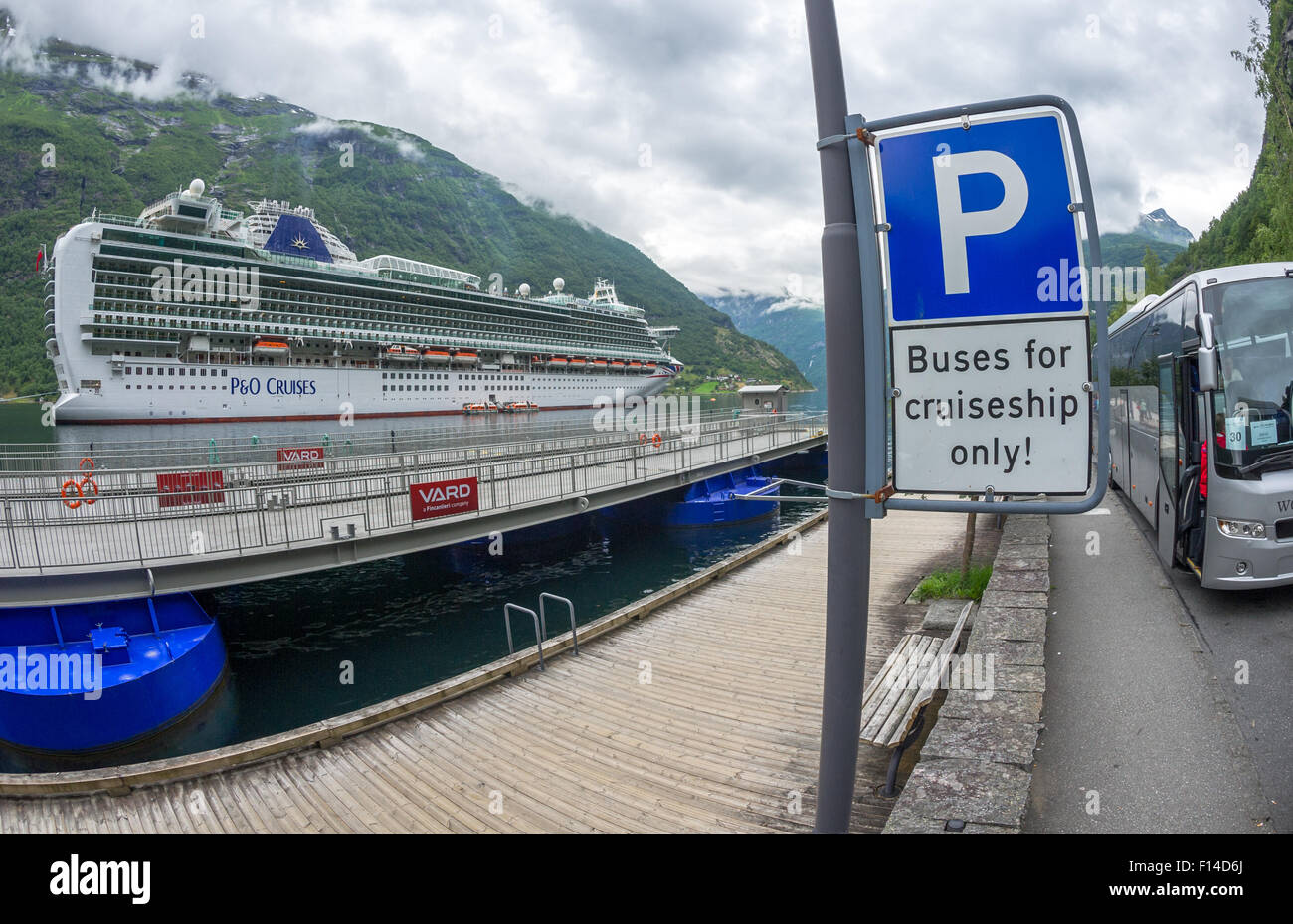 Parked tour buses hi-res stock photography and images - Alamy