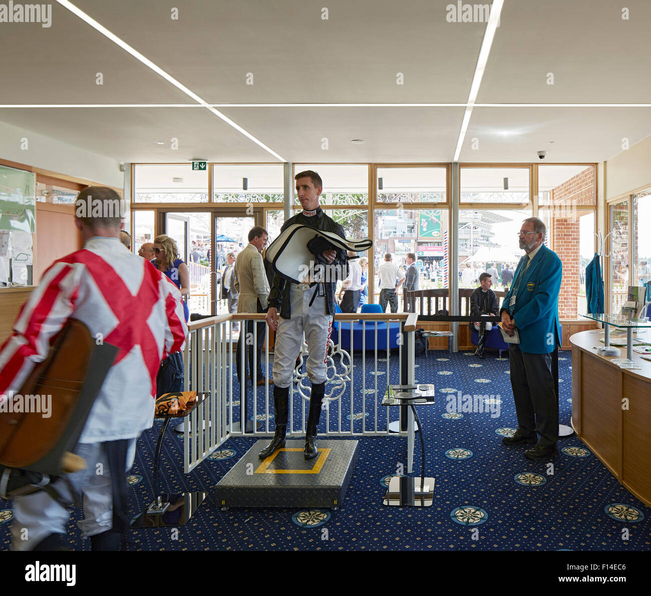 Weighing building hi-res stock photography and images - Alamy
