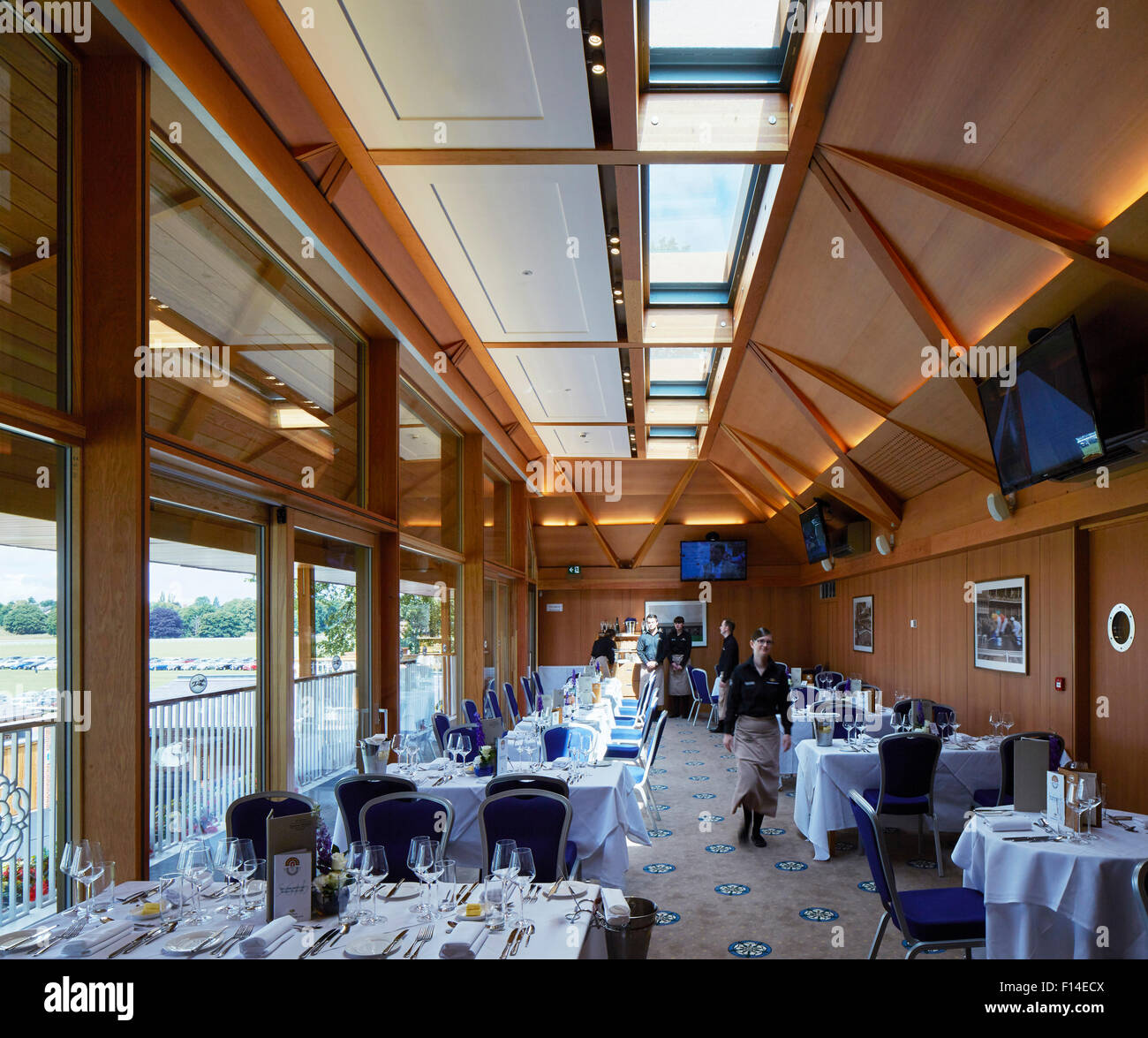 Top racecourse hi-res stock photography and images - Alamy