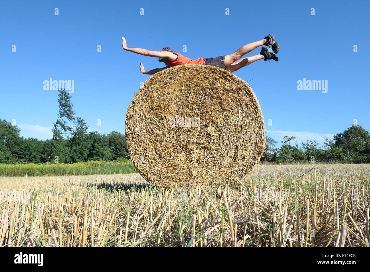 outdoor fitness training using a hay bale Stock Photo - Alamy